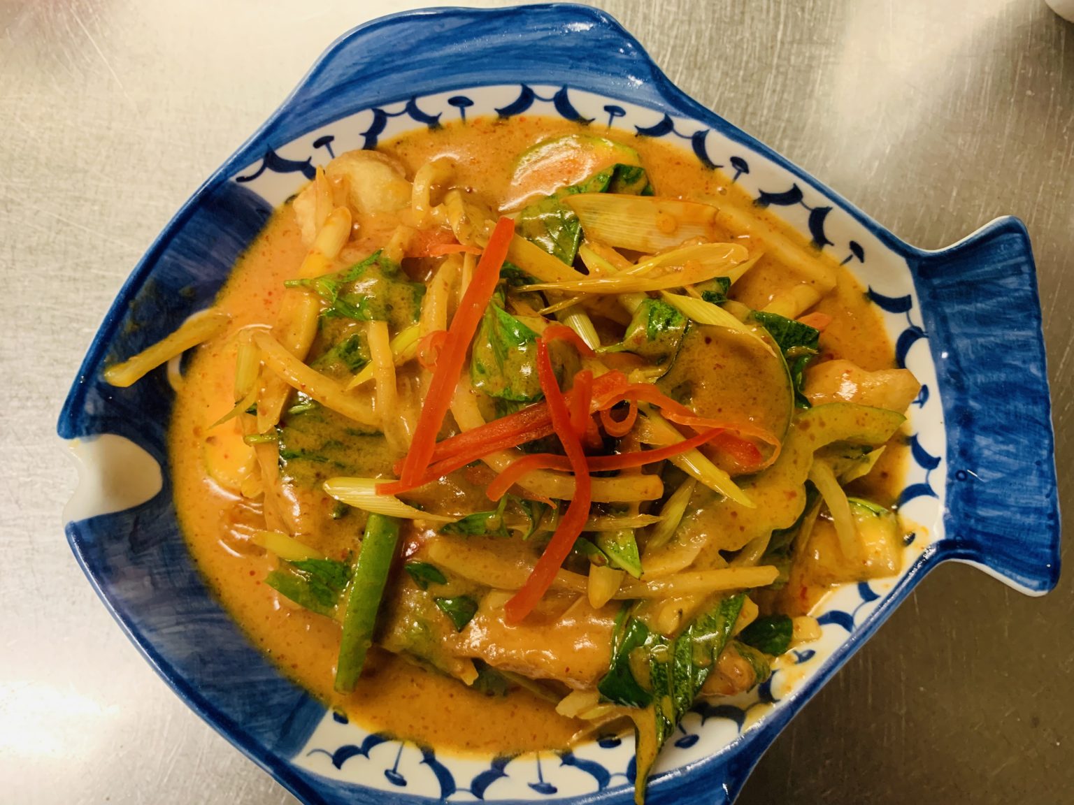 66. Filet de lotte au curry et feuille de citronelle – Restaurant Lai Thaï